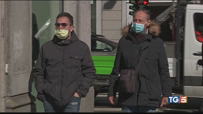 Tra chiusure e divieti, Angelus in streaming - TG5 Video | Mediaset ...