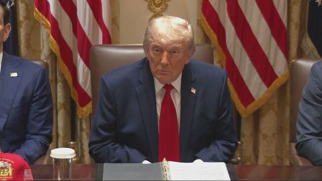 Trump: "Sei un pazzo, che c...o fai? Se non fosse per me saresti già in ...