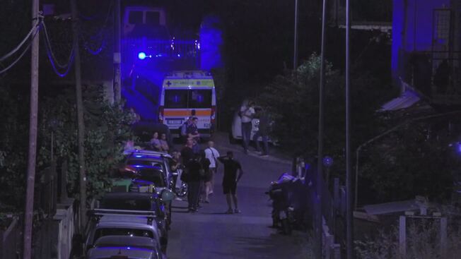 Le urla, "Ora scendi se hai coraggio", poi le botte e le coltellate
