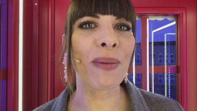 La #cabinarossa di… Laura Bozzi - Pomeriggio Cinque Video | Mediaset ...