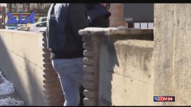 Napoli, mafia e voto di scambio: 18 arrestati - Tgcom24 Video ...