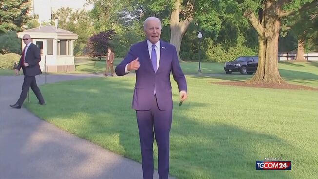 Usa, Biden cade alla cerimonia dell'Aeronautica - Tgcom24 Video ...