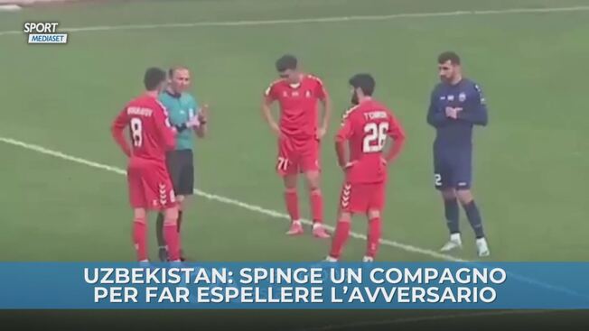 Spinge il compagno per far espellere l'avversario